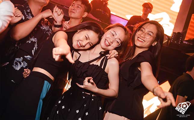 히어로 클럽 | 지금 테이블을 예약하세요 | 베트남 밤문화