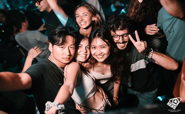 히어로 클럽 | 지금 테이블을 예약하세요 | 베트남 밤문화