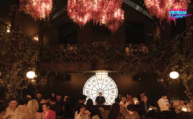 The Arth | Top Bar in District 1 | Book Your Table Now